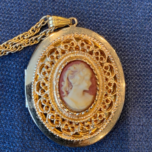 Jewelry | Vintage Cameo Locket | Poshmark